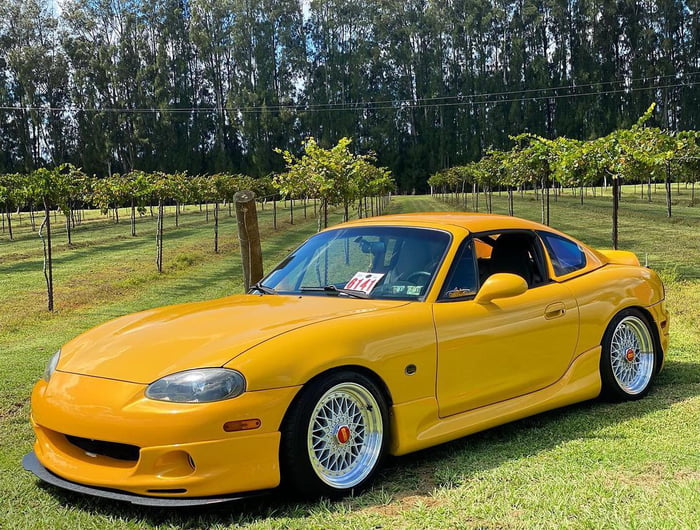 2002 Mazda Miata SE - 9GAG