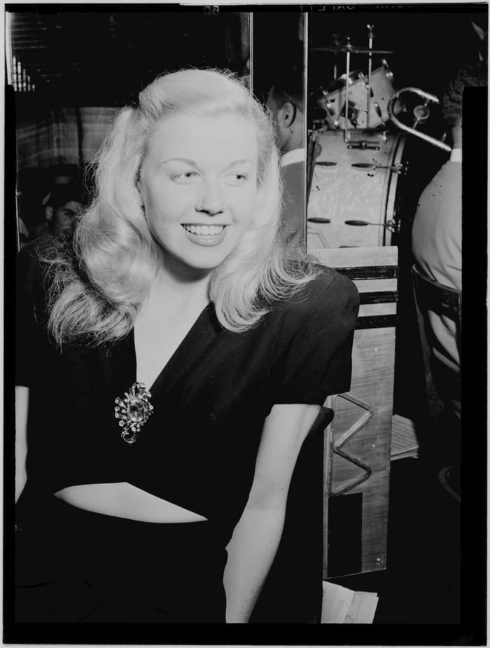Doris Day at the Aquarium, NYC, July 1946, photo by William P. Gottlieb ...