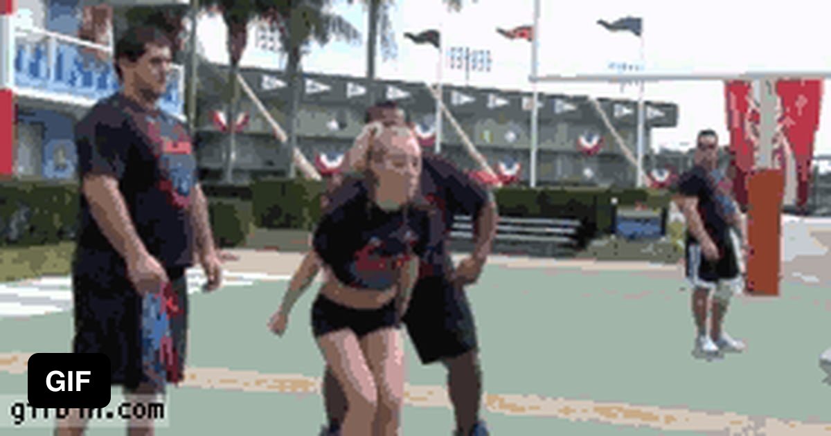 Cheerleader backflip catch in one hand! - 9GAG