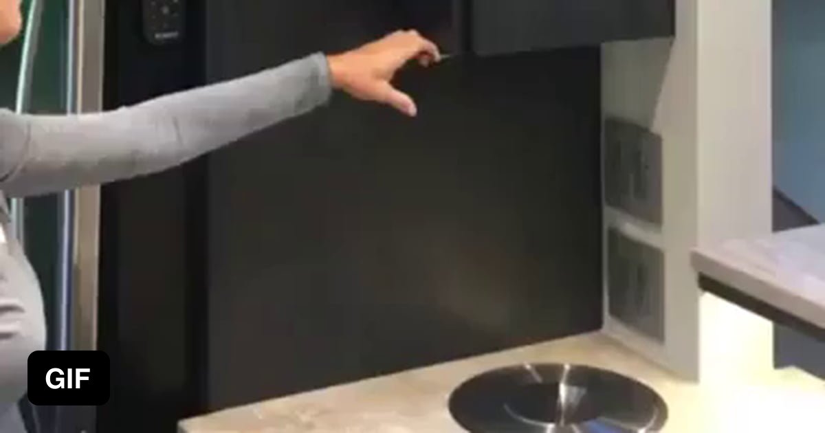 Arrangement of bottles and the motion of this spice rack - 9GAG