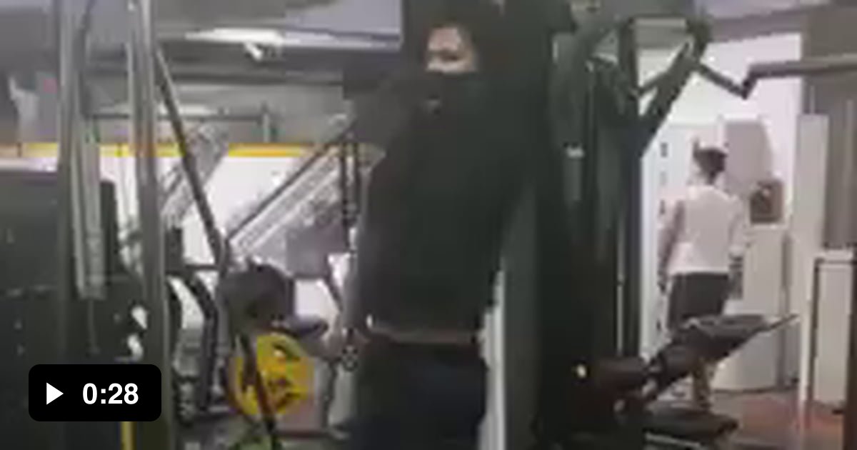 Gak sia-sia latihan pull-up tiap hari. - 9GAG