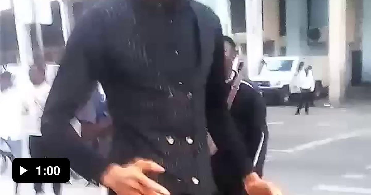 Statue man in Angola, Luanda - 9GAG