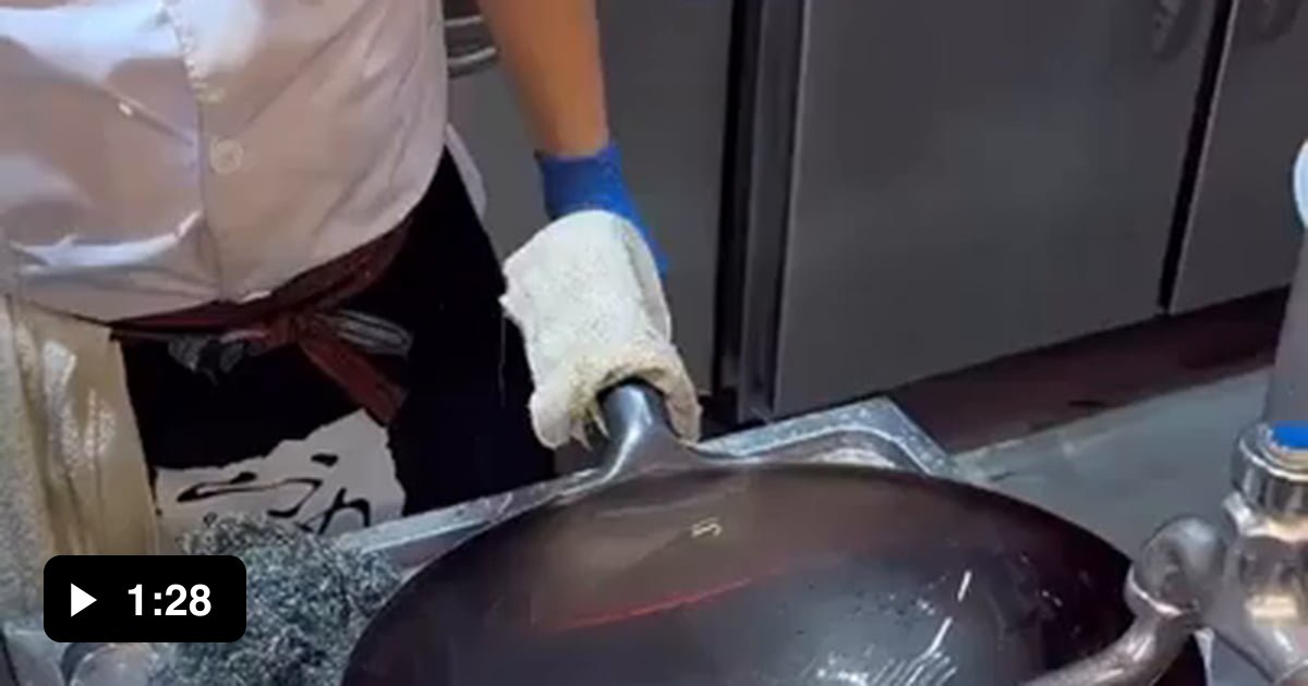 Japanese chef cooking fried rice - 9GAG