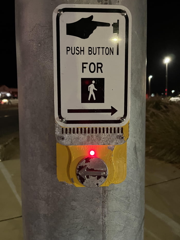 Whoever assembled this crosswalk button made the arrows pointing in opposite directions ...