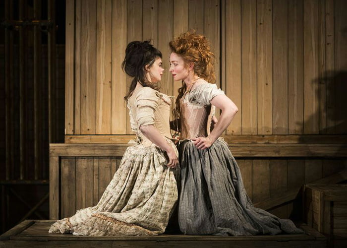 Gwyneth Keyworth & Phoebe Thomas - 9GAG