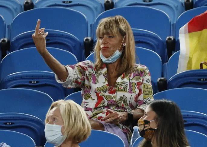 Karen shows nadal the finger - 9GAG