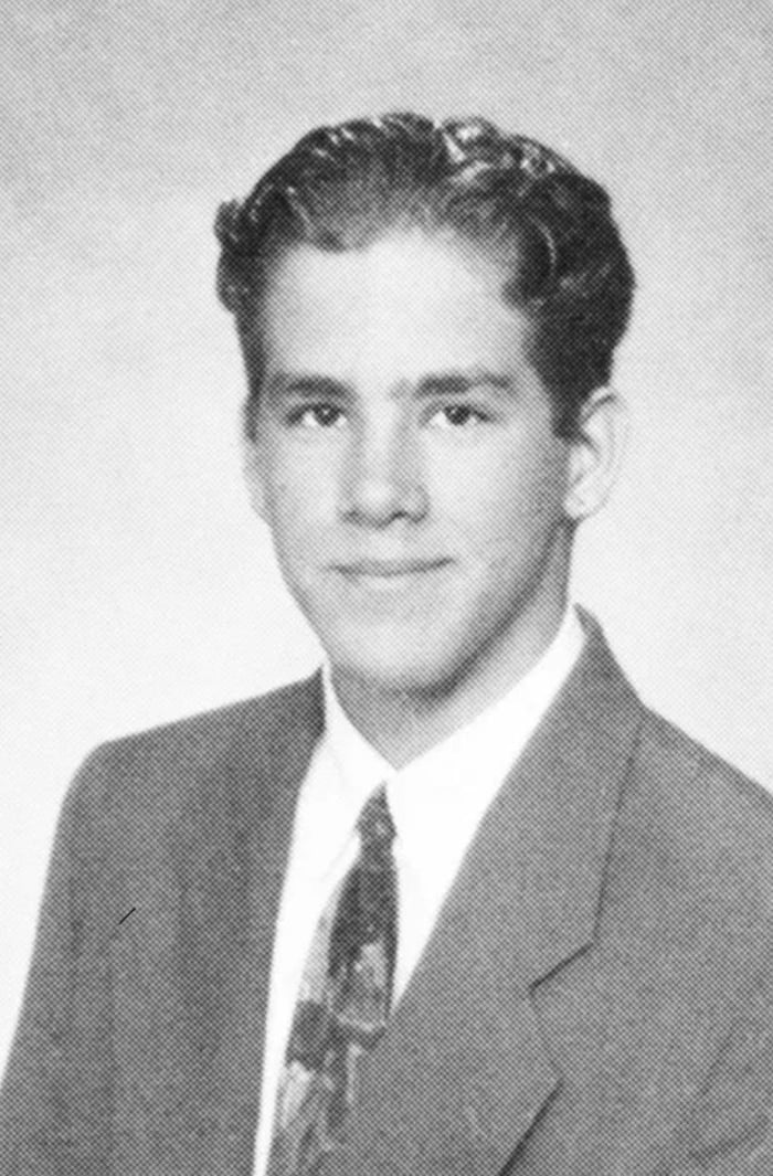 Ryan Reynolds' yearbook photo, 1994. - 9GAG
