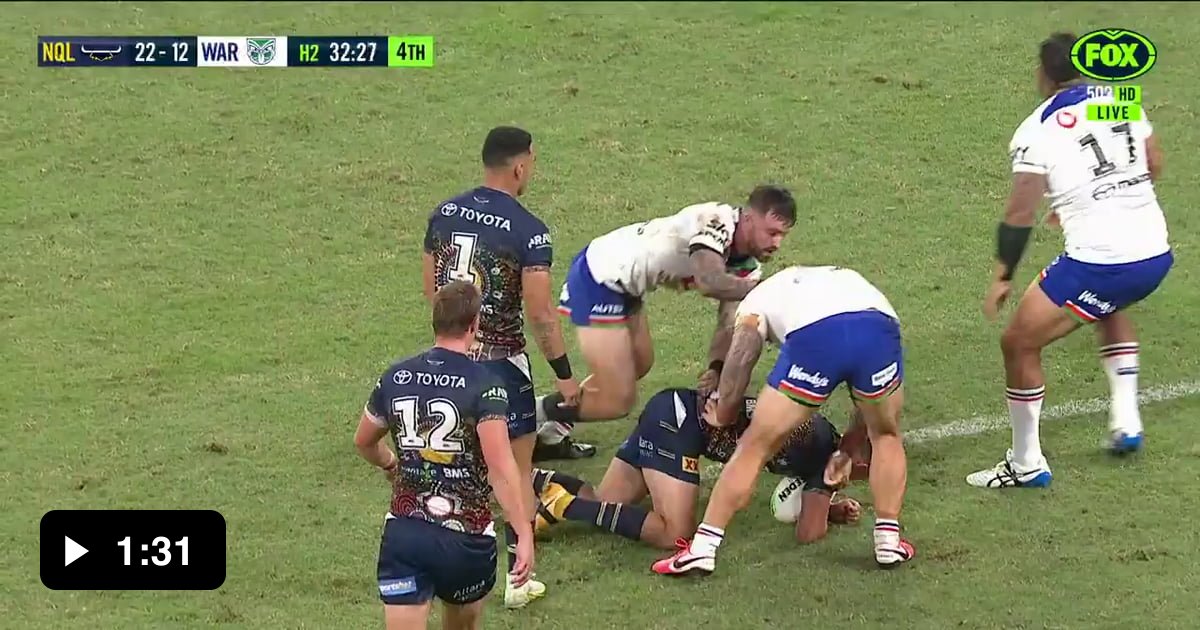 Reece Walsh and Heilum Luki race each other down the sideline - 9GAG