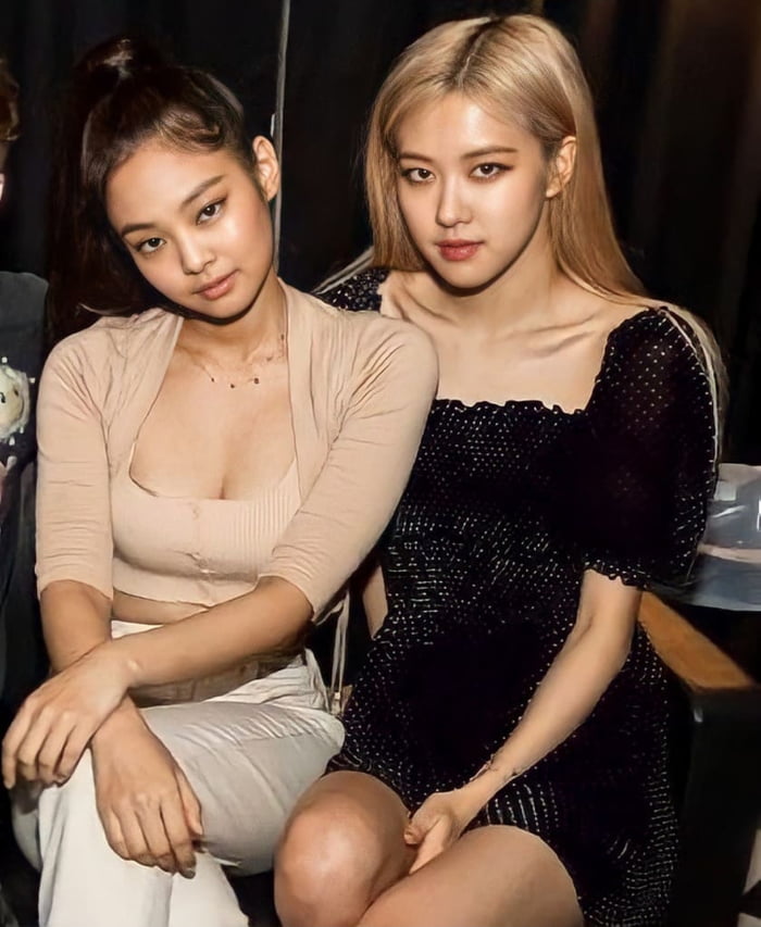 BLACKPINK - Jennie & Rose - 9GAG
