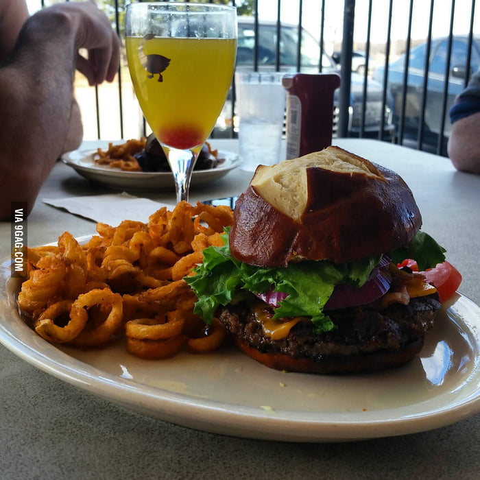 Mmmm...bacon cheeseburger on pretzel bread - 9GAG