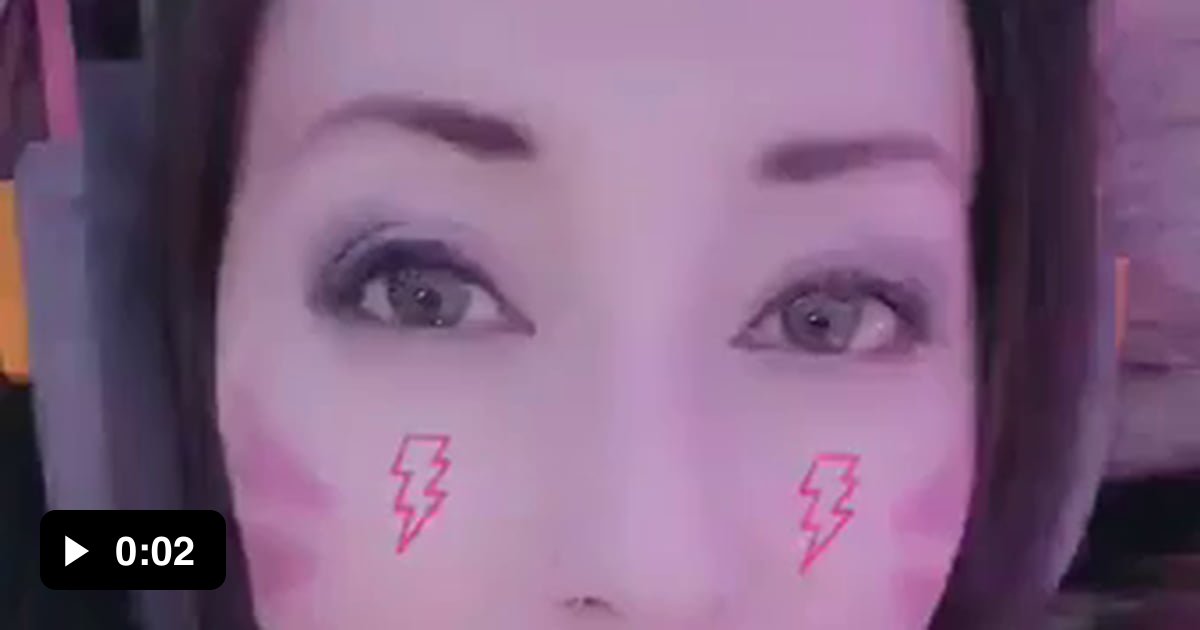 Bella Evans as Dva from Overwatch - 9GAG