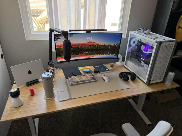 WFH setup plus gaming - 9GAG
