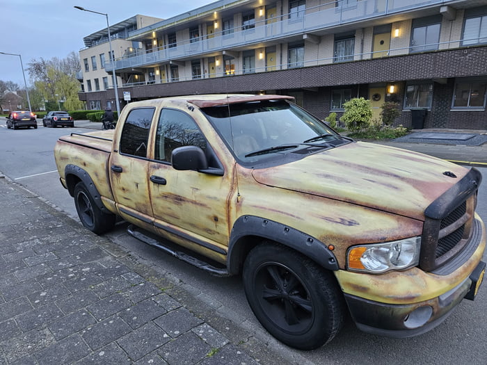Borderlands style paint job car in my area - 9GAG