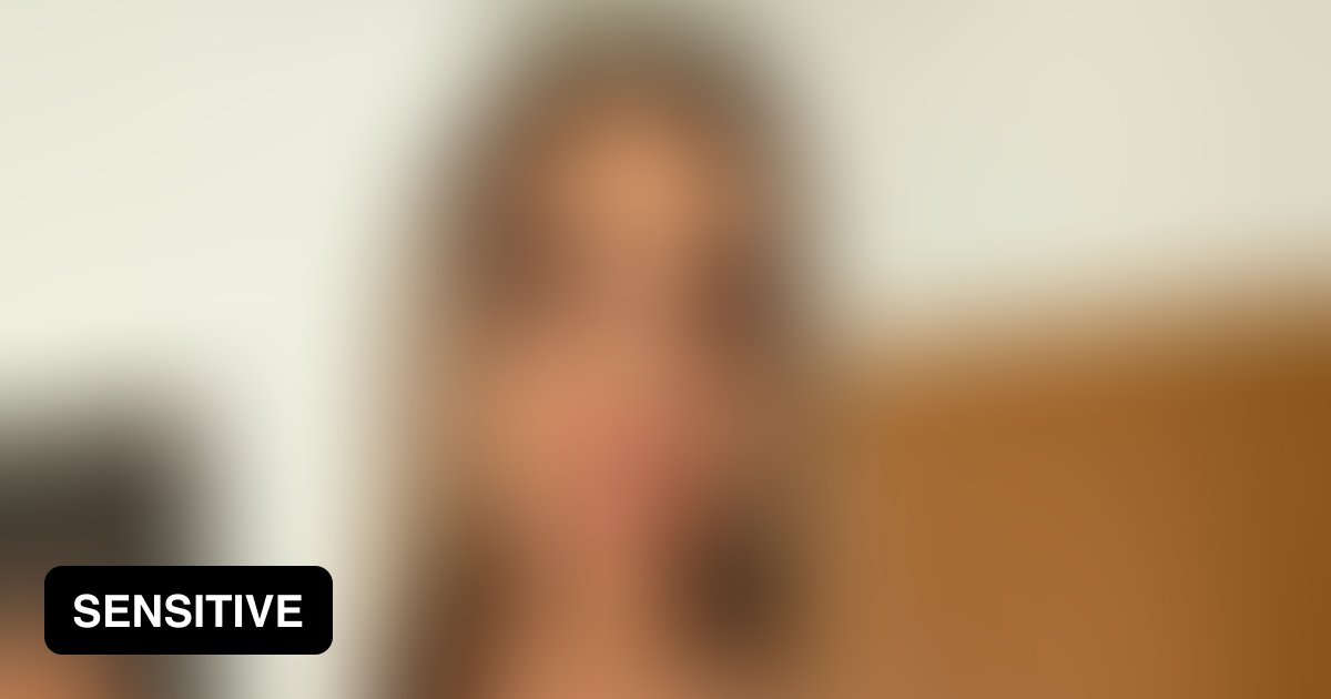 I bet there's two things you like about her - 9GAG