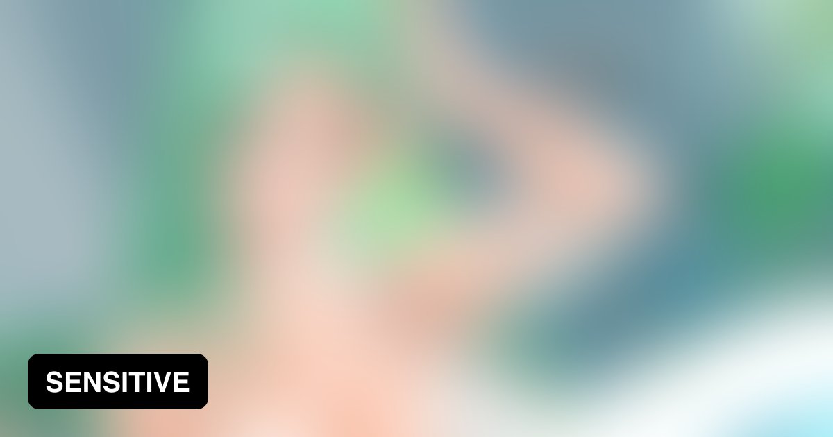 Poolside Rhea - 9GAG