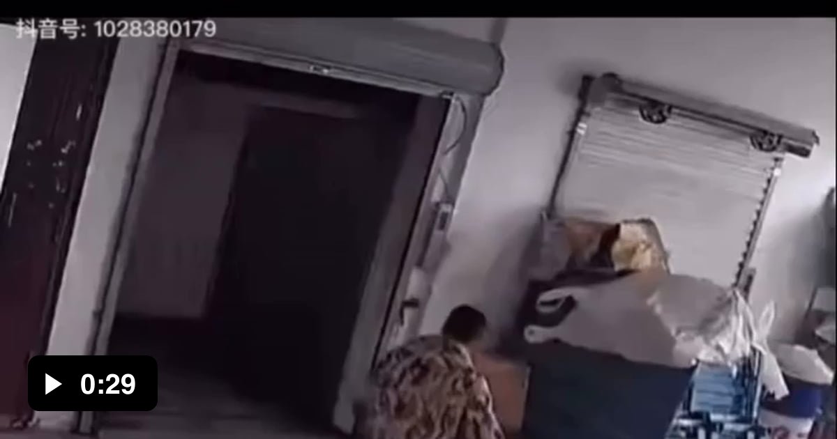 Elevator surprise - 9GAG