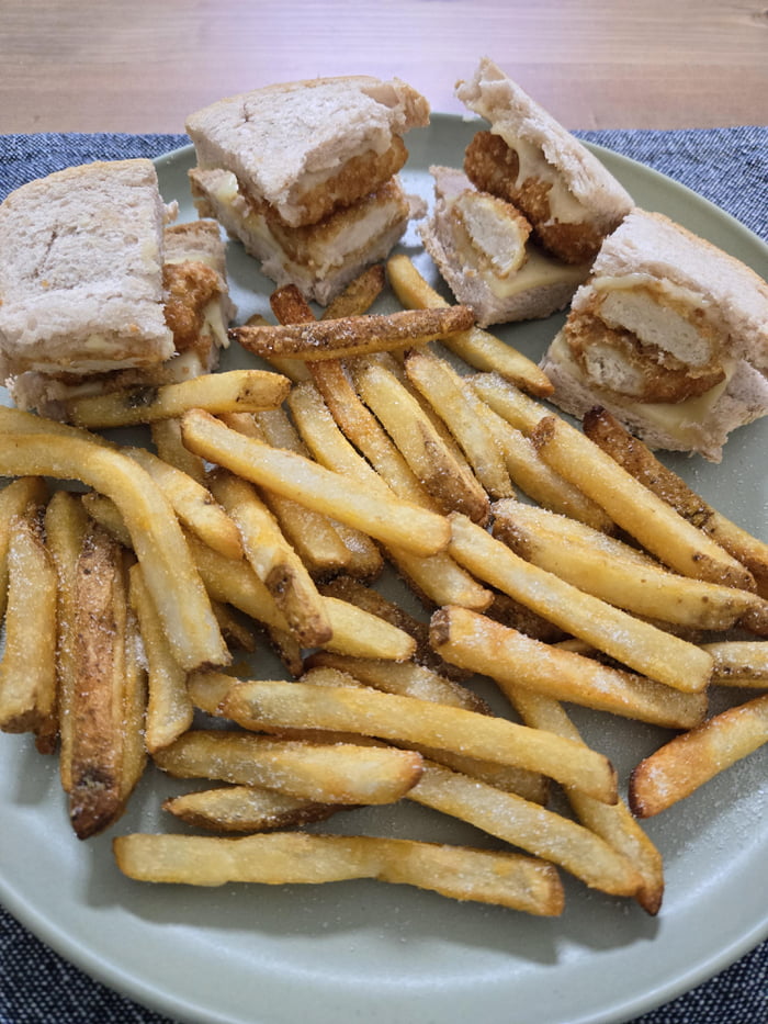Chickem nuggie melts and a crap ton of fries - 9GAG