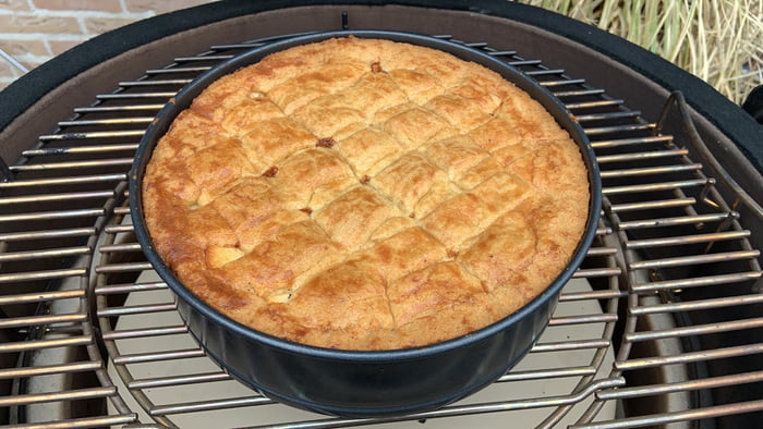 Yes, apple pie from the kamado BBQ - 9GAG