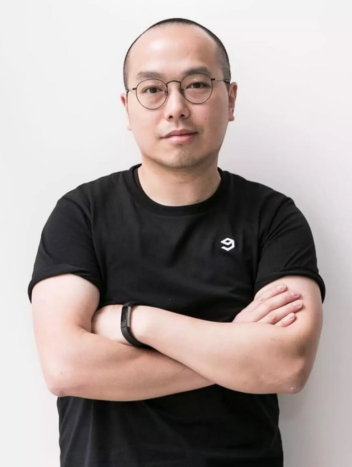 Ladies and gentlemen, may I introduce to you Ray Chan Chin-ching, the CEO and co-founder of 9gag ...