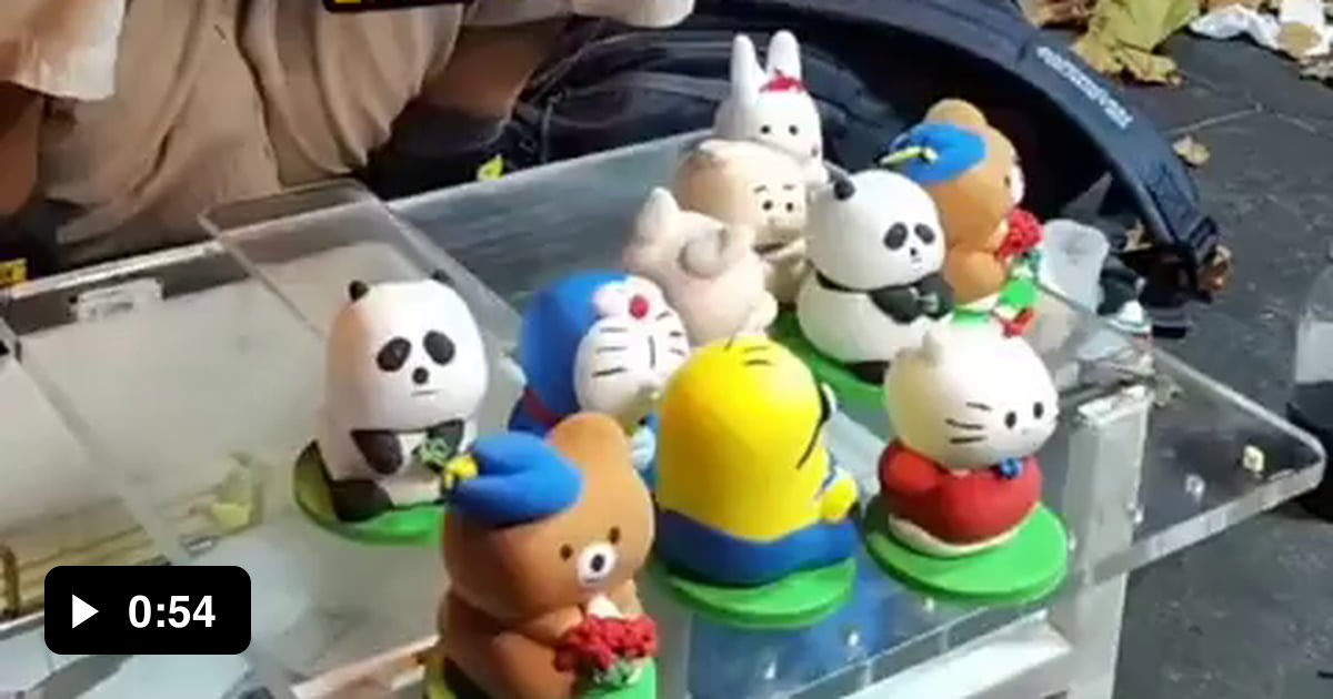 Watching This Man Create Impressive Figures With No Hands - 9GAG