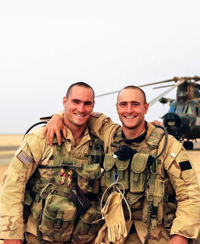 U.S. Army Rangers, Pat Tillman and his brother Kevin, during Operation Iraqi Freedom in 2003. - 9GAG