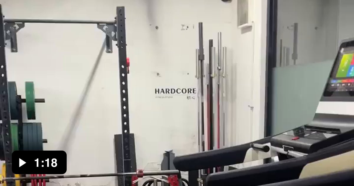 Gym staff demonstrating how to use the treadmill - 9GAG