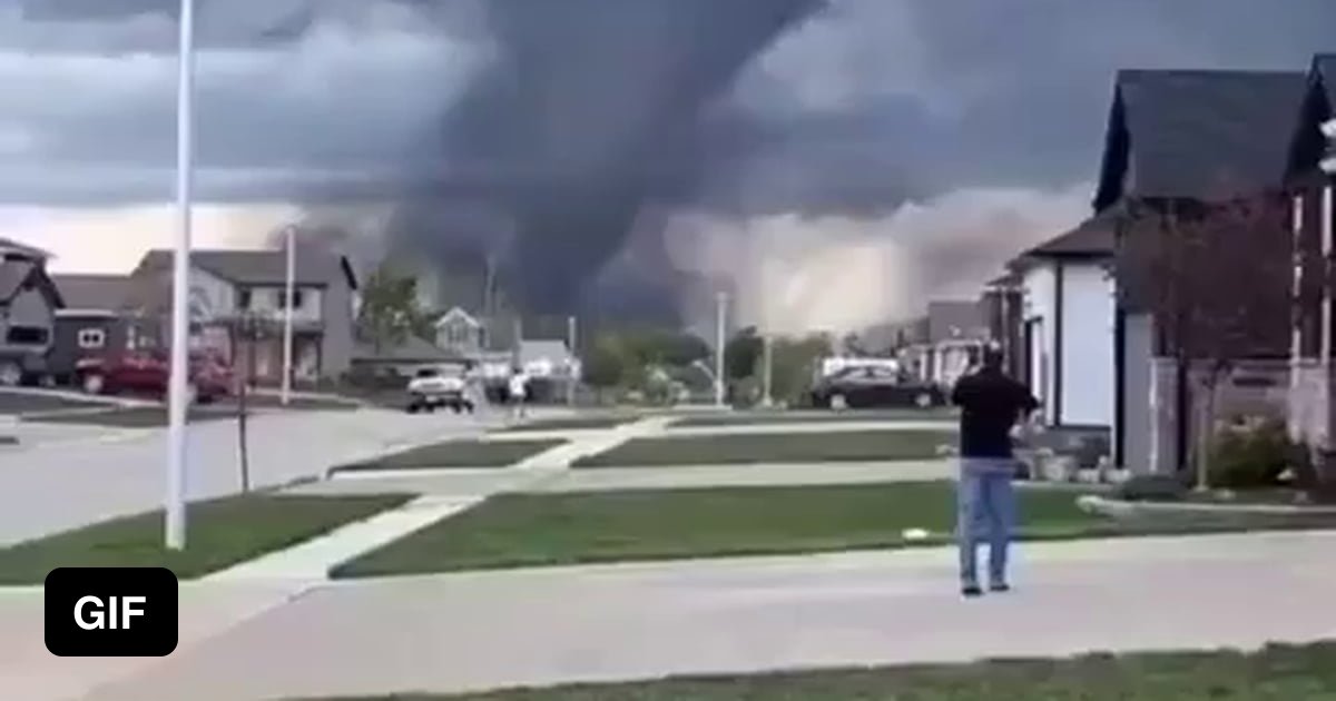 Tornado in Iowa - 9GAG