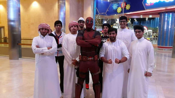 This guy wore the Deadpool costume at the Deadpool movie Premiere at ...