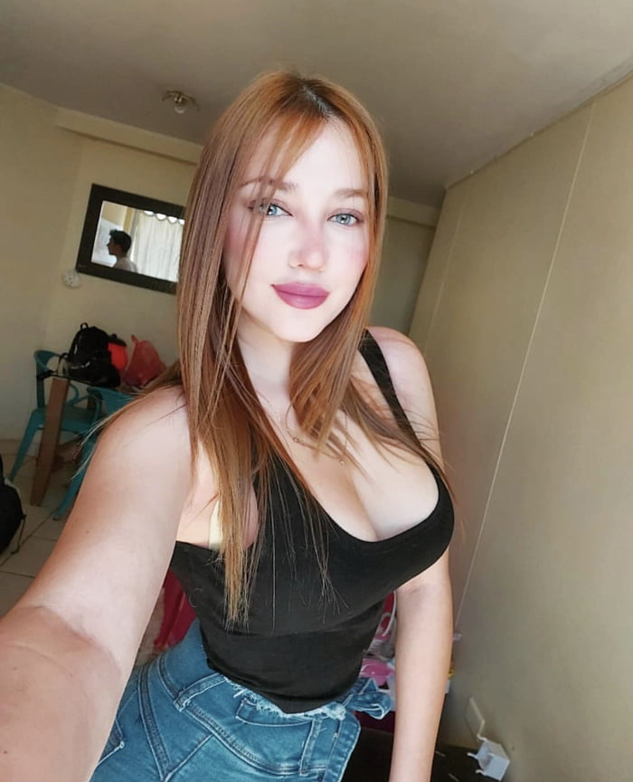 That arse looking the other way!!!! Lilitamonroy btw - 9GAG