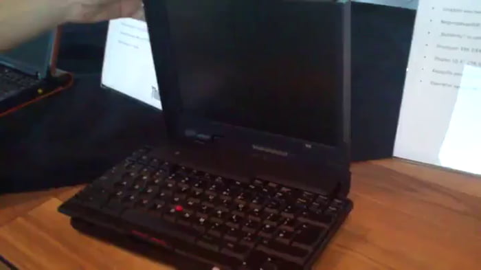 This thinkpad laptop from 1995 had a really interesting way of folding ...
