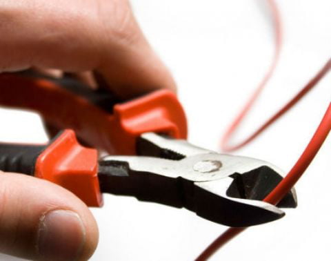 Secret footage, Ferrari technician cutting Vettels battery cable - 9GAG