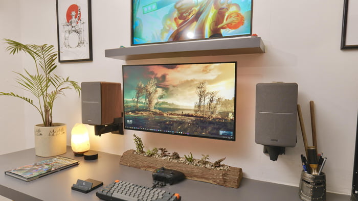 Minimal desk setup/battlestation. - 9GAG