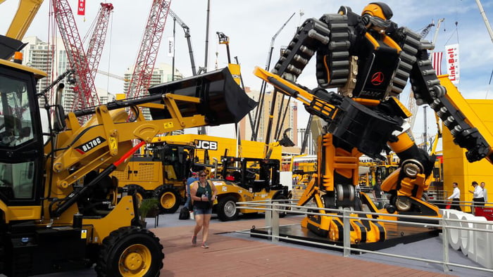 Construction Expos are lit! - 9GAG