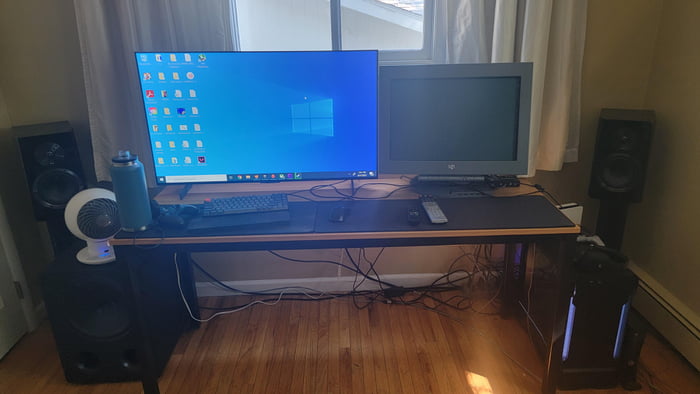 42" LG OLED paired w 24" SGI FW9011 CRT - 9GAG