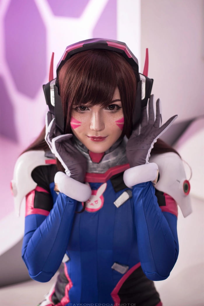 D.Va cosplay by Neyrodesu - 9GAG