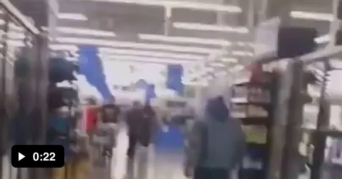 Meanwhile in Walmart - 9GAG