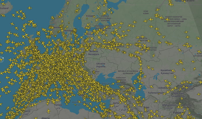 Flight traffic over Europe now - 9GAG