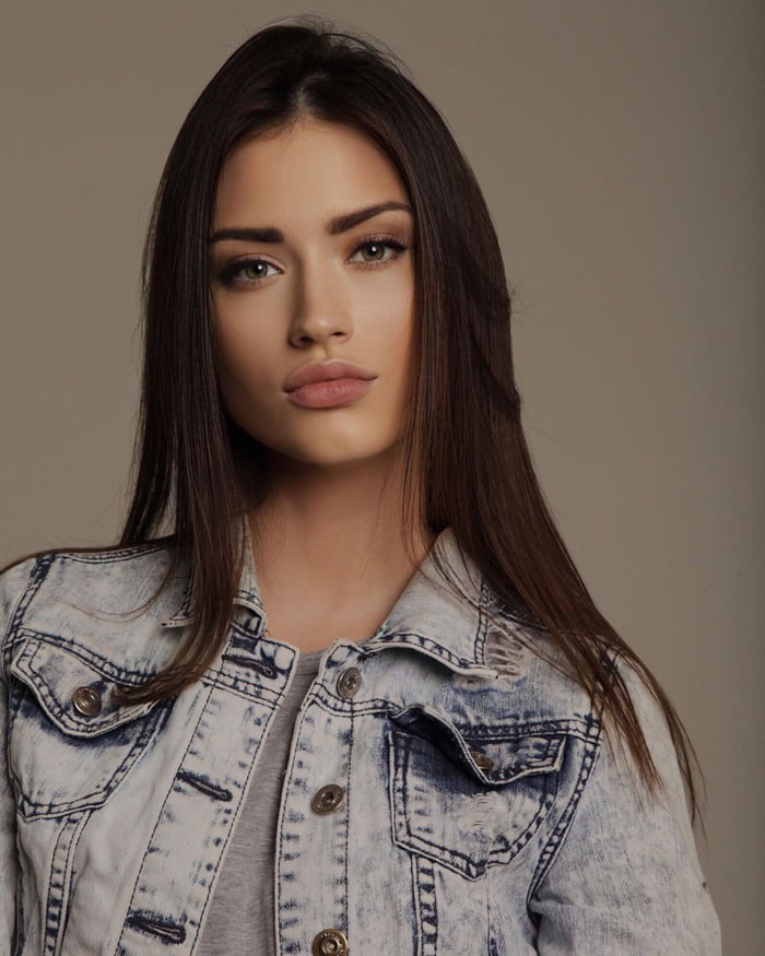 Alexandra Kosheleva - 9GAG
