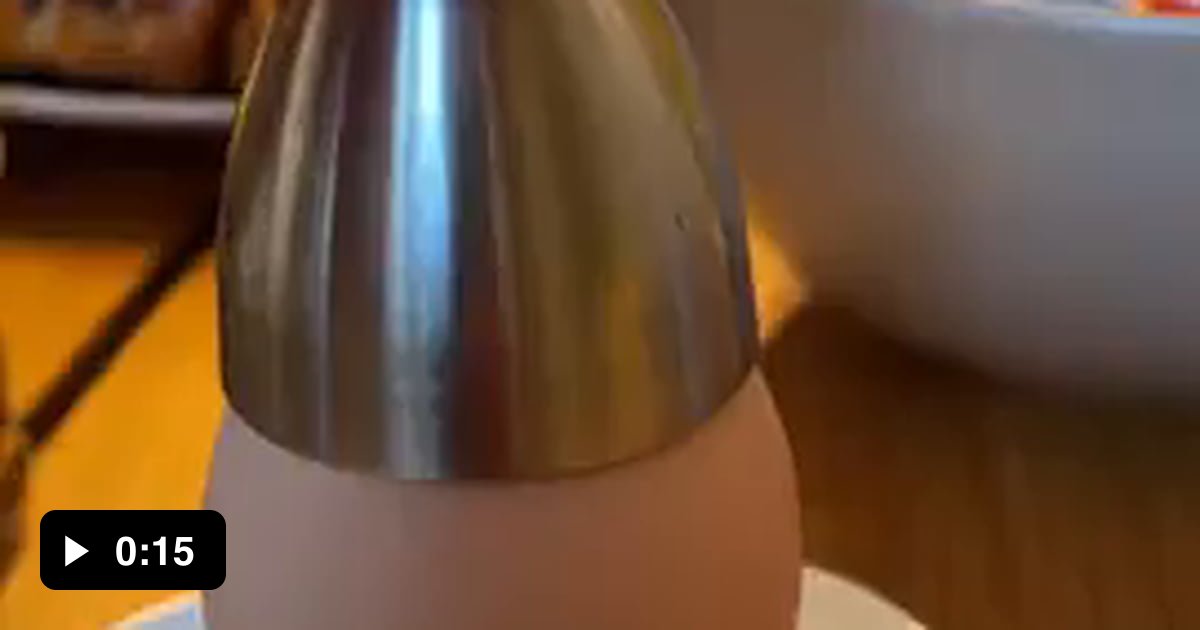 The way this gadget cracks an egg - 9GAG