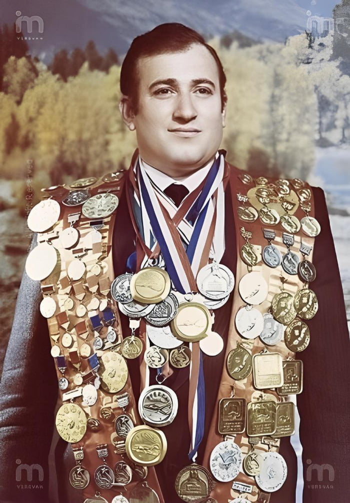 Soviet world champion swimmer Shavarsh Karapetyan, who saved the lives ...