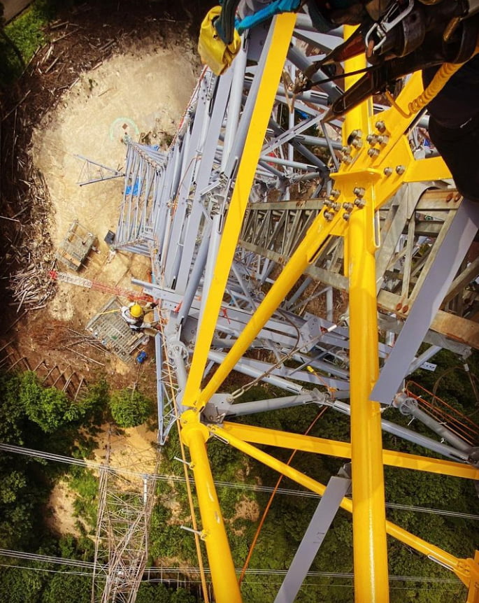 Work on a Pylon - 9GAG