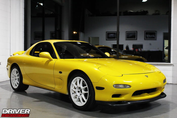 Yellow Mazda RX-7 - 9GAG