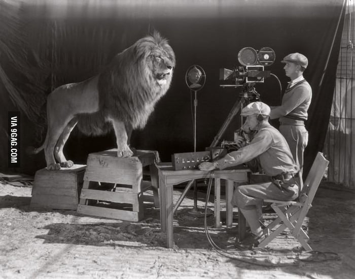 Filming of the MGM screen credits, Hollywood, 1928. - 9GAG