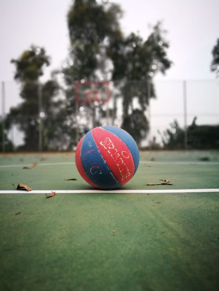 Hey, take a break from scrolling and enjoy this picture of a ball - 9GAG