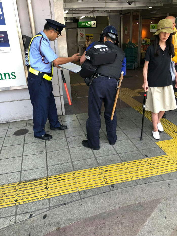 I wonder what he got in his bag - 9GAG