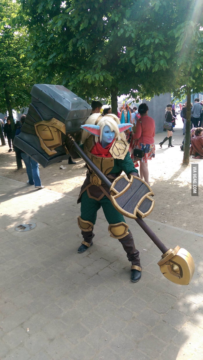 Impressive Poppy cosplay by Kalli Mack. - 9GAG
