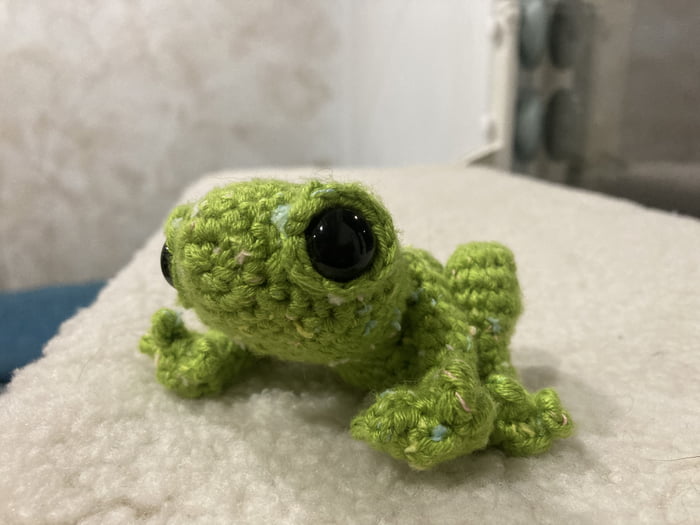 Albert the frog - 9GAG