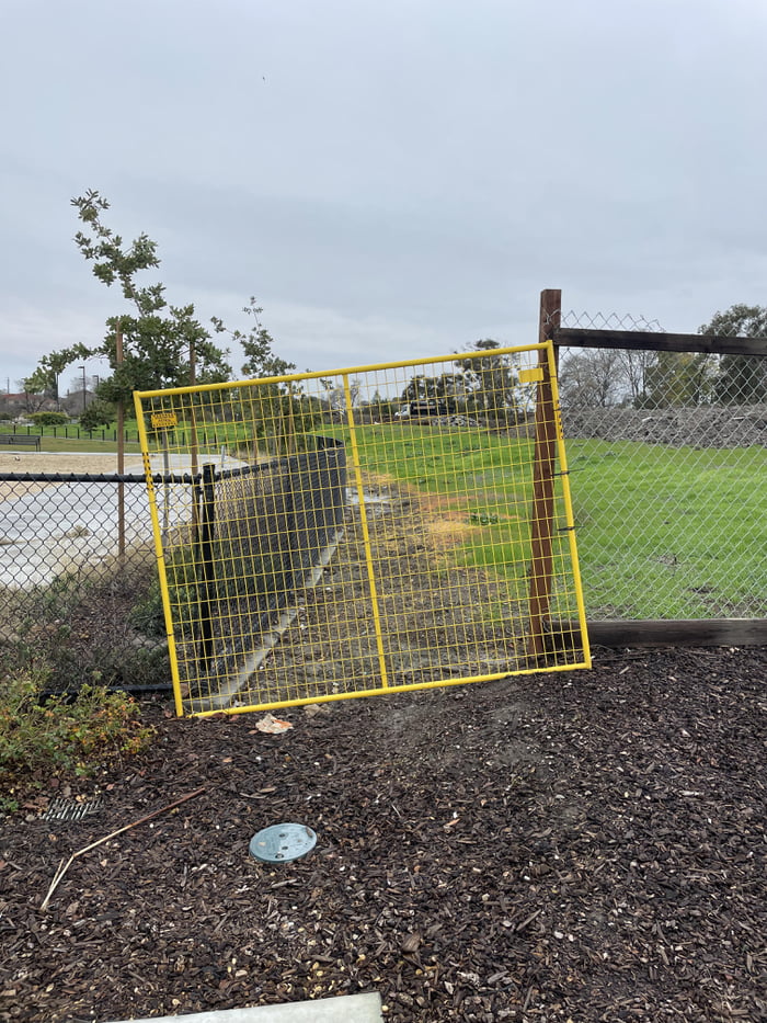 Fixed the fence using zip ties, boss - 9GAG
