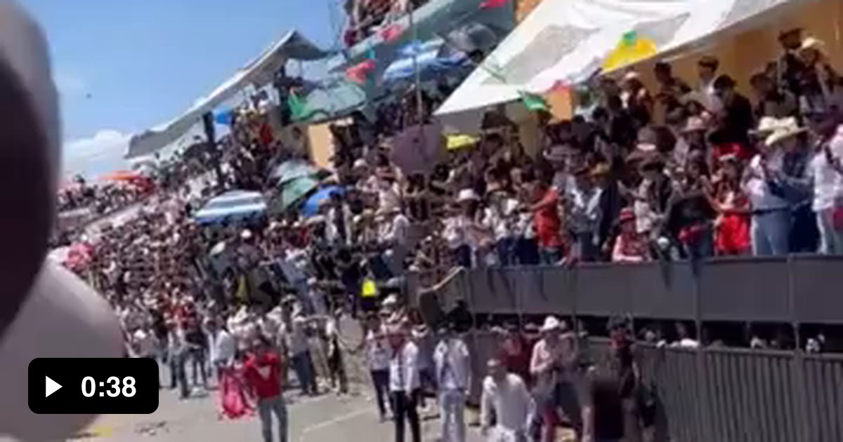 Bull sends flying and knocks out a man at a Mexican carnival - 9GAG
