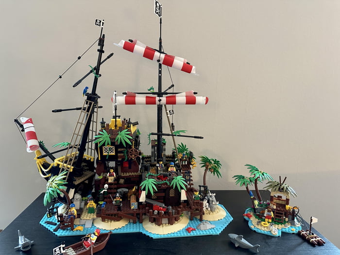 Ray the Castaway looks great next to Pirates of Barracuda Bay - 9GAG